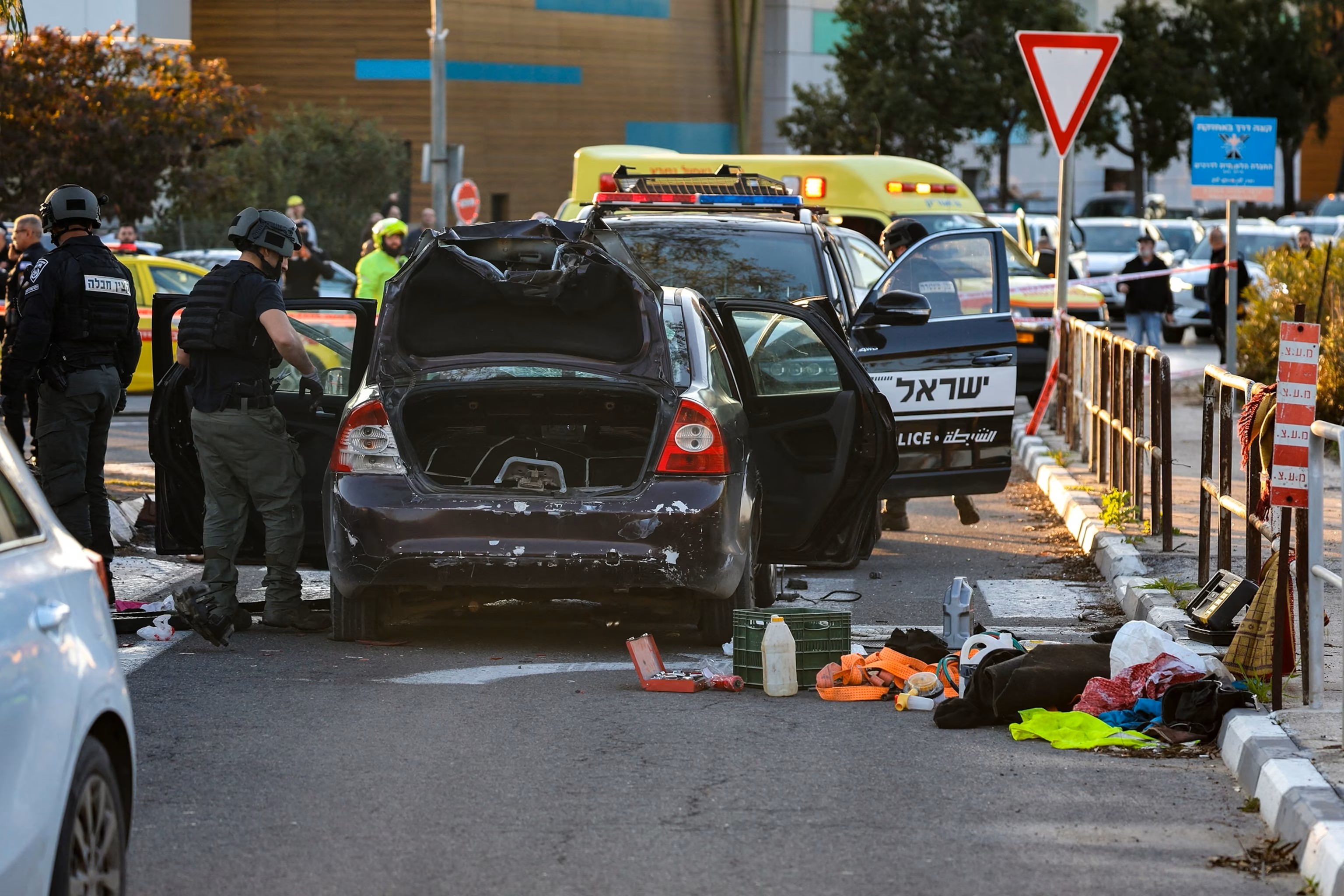 イスラエルでバス停に車突っ込む、10人負傷、パレスチナ人容疑者射殺 - KWP News／九州と世界のニュース