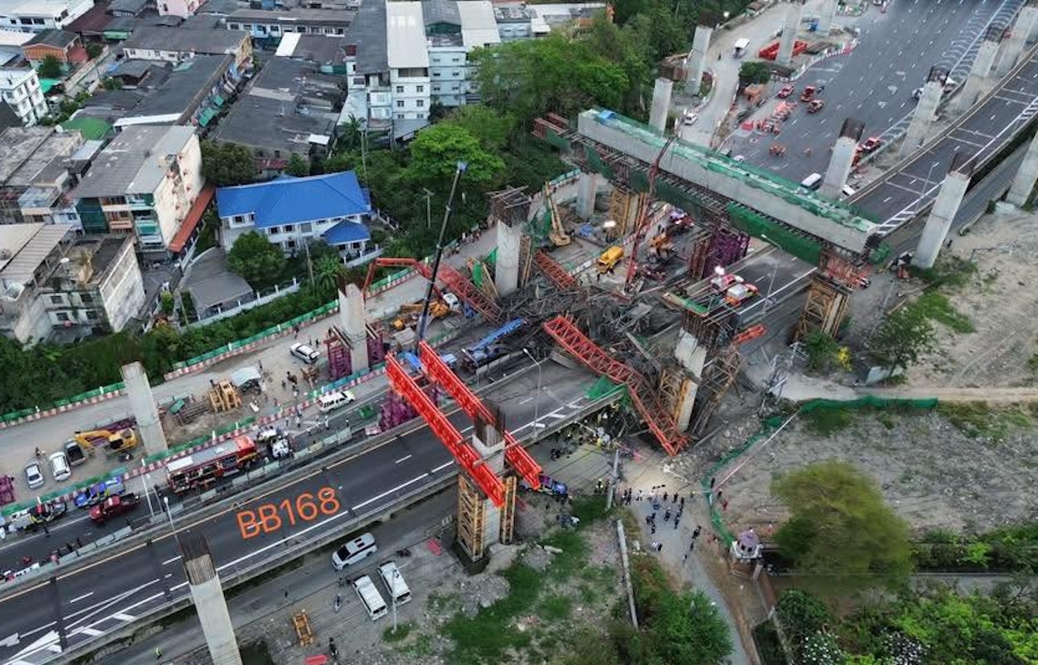タイ・バンコクで建設中の高架道路崩落、5人死亡、24人負傷 - KWP News／九州と世界のニュース